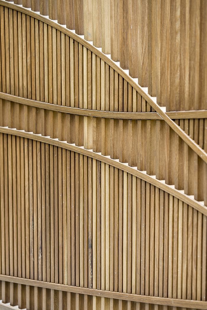 14 - Curved timber screens in the courtyard700 | Design Insider