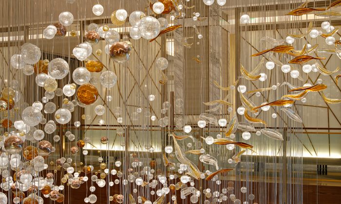 Lasvit Captures Birds into Glass | Design Insider